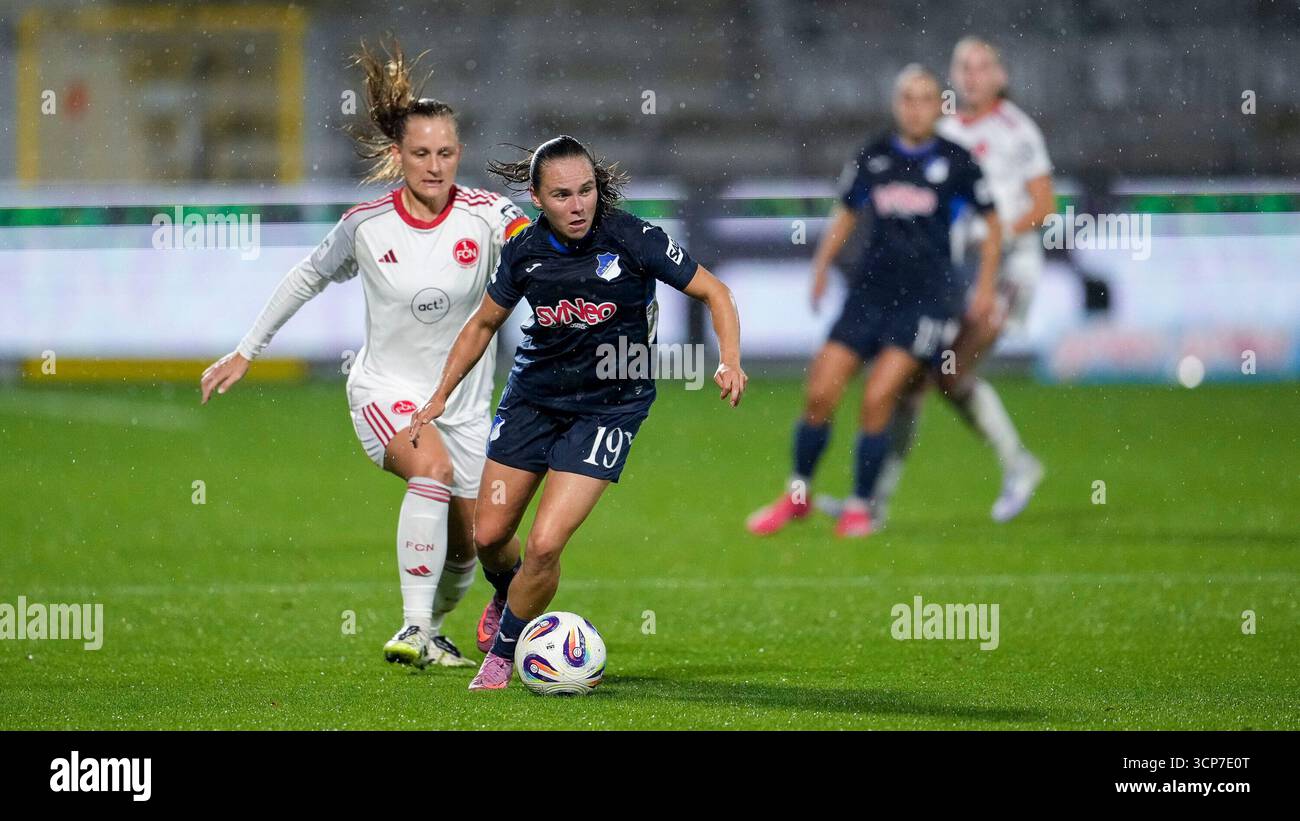 v.li.: Luisa Guttenberger (FCN, 4), Marie Steiner (TSG, 19). Zweikampf, Spielszene, Duell, duel ...