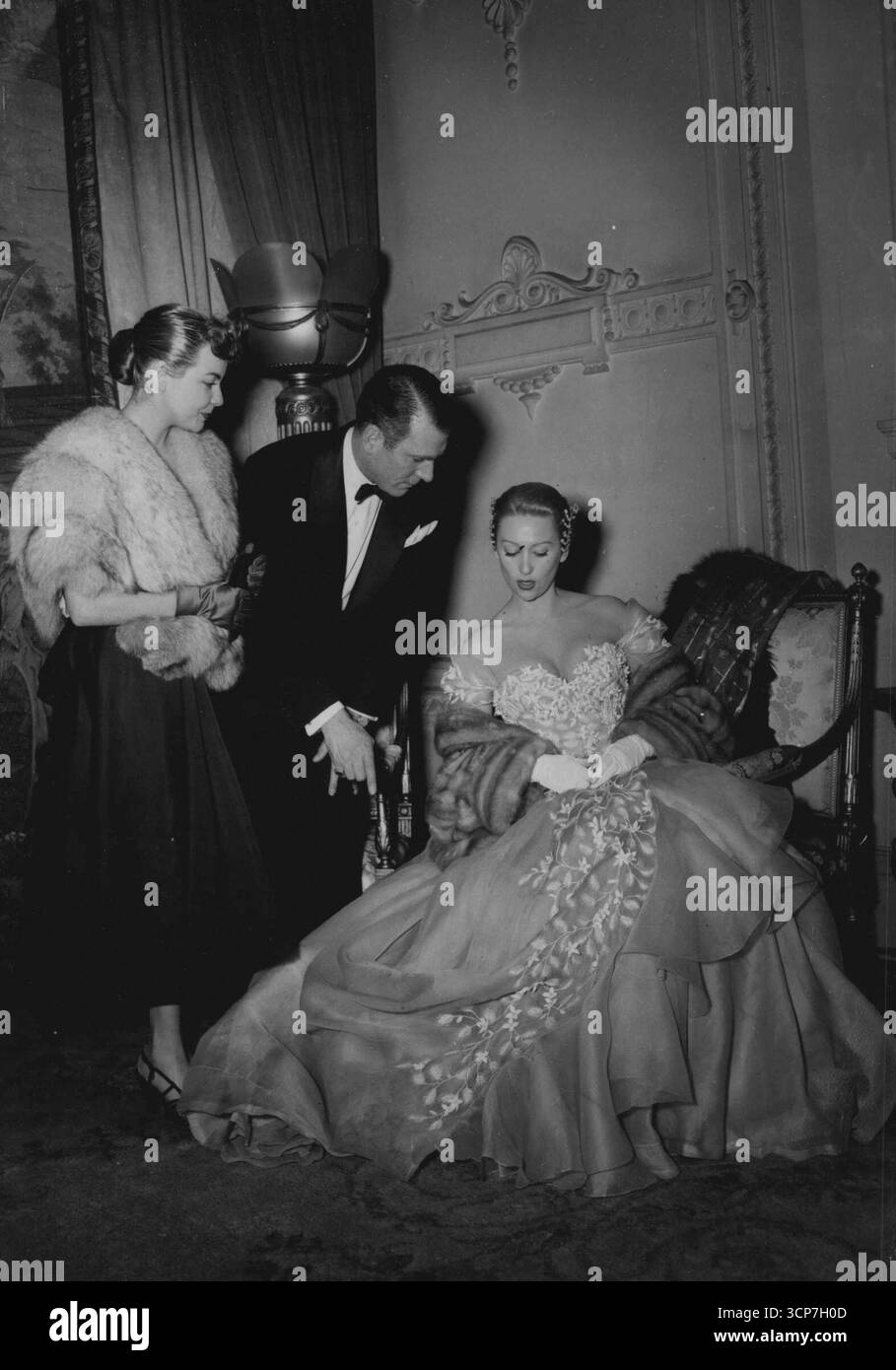 Sir Lauronco Olivier chats with French ***** actresses Magali Vendeuil ...