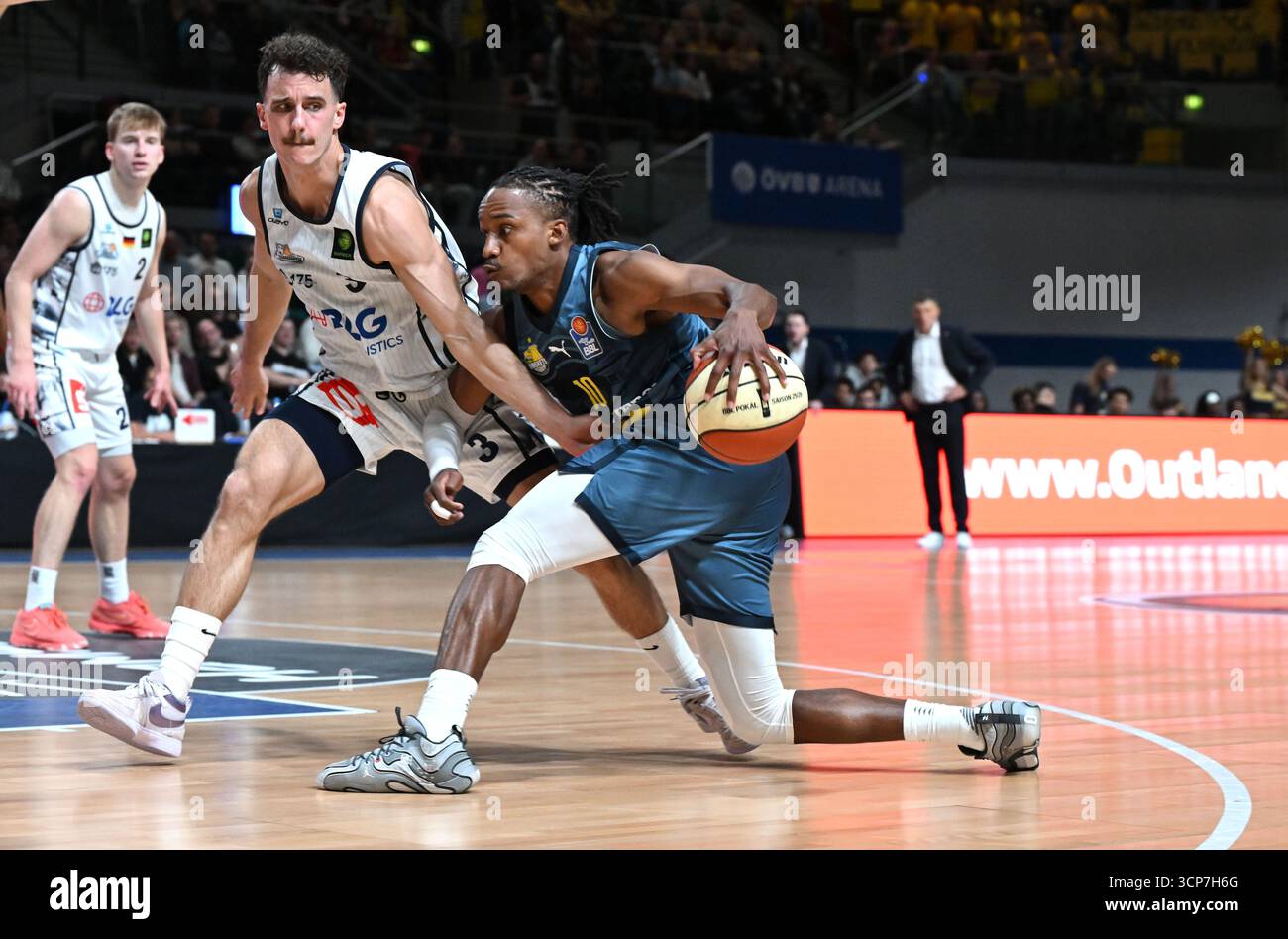 24 September 2025, Bremen: Basketball: BBL Cup, Eisbären Bremerhaven ...