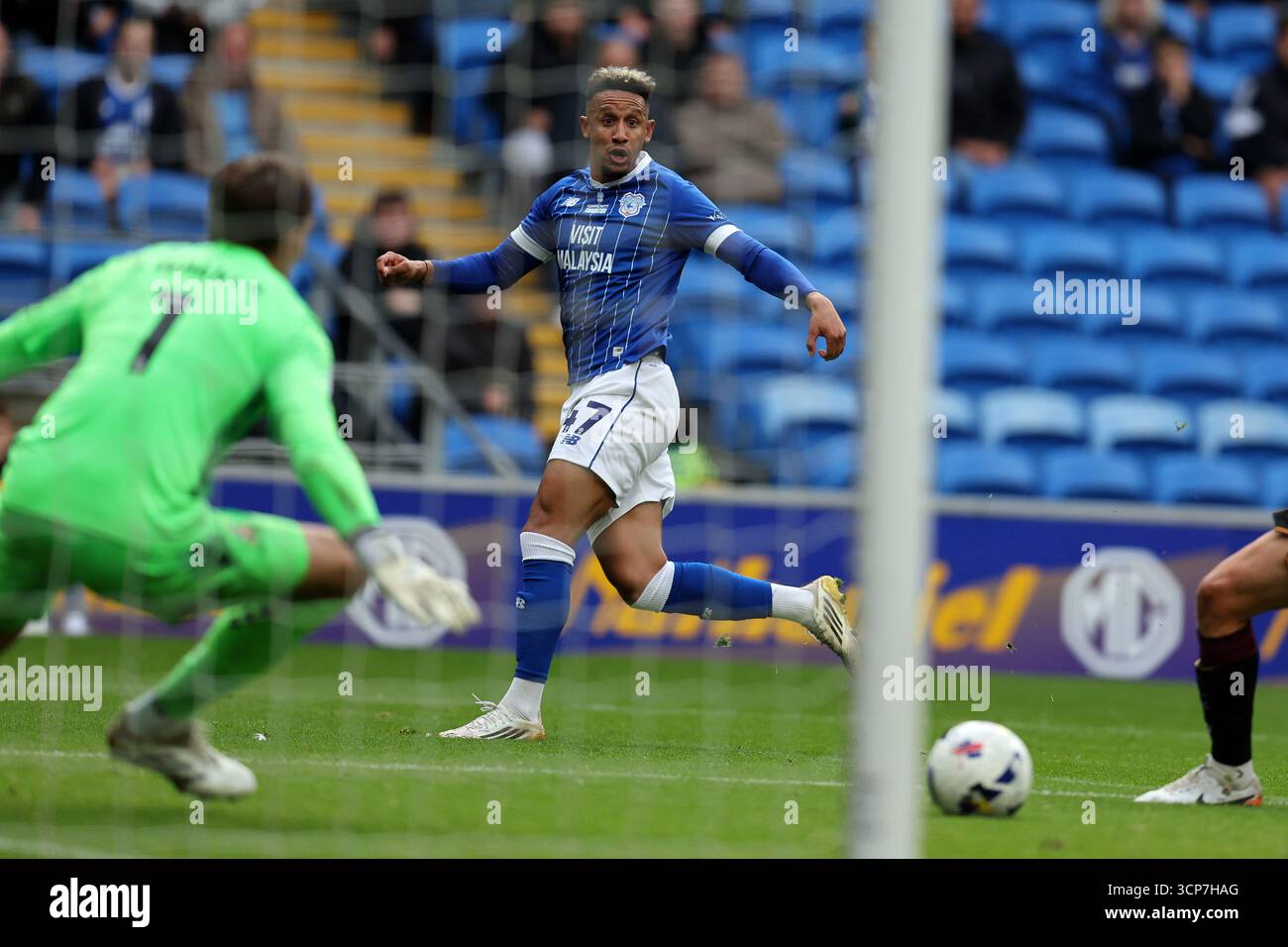 Callum robinson cardiff goal hi-res stock photography and images - Alamy