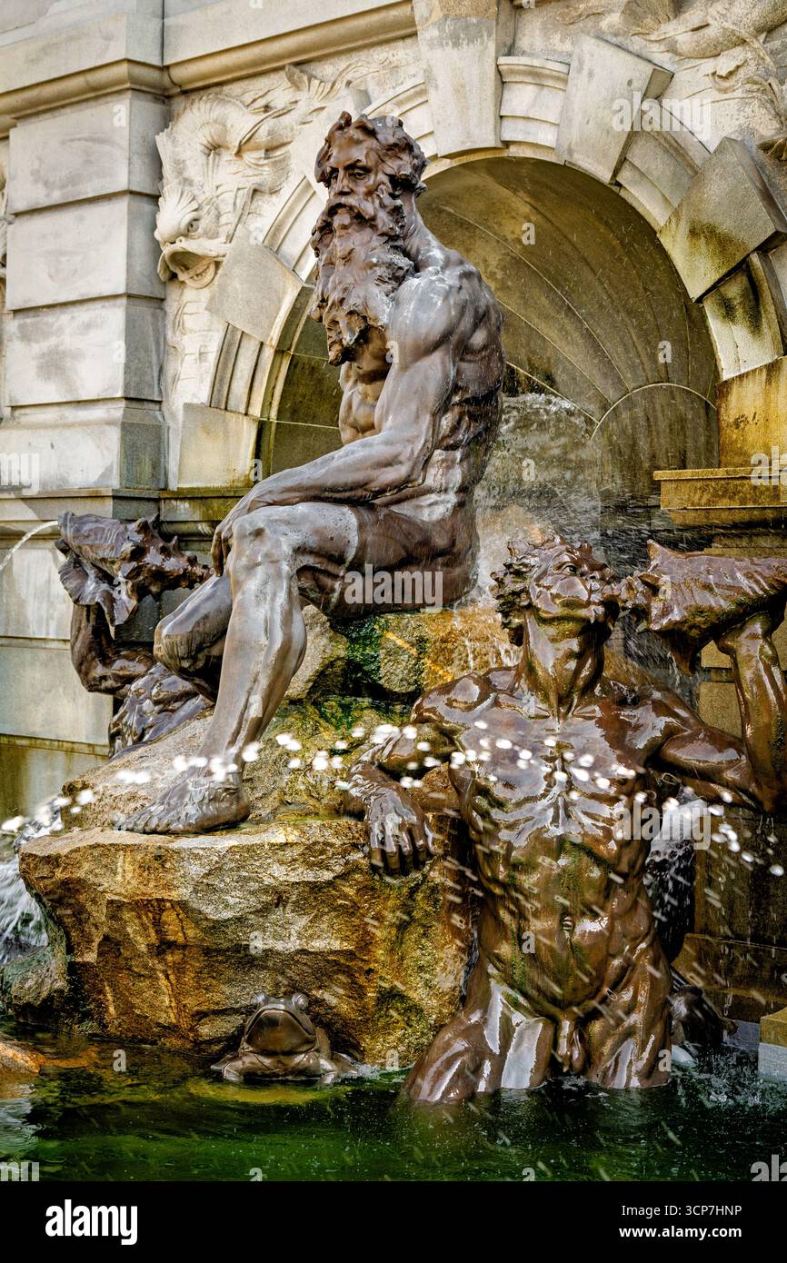 Detailed stone sculptures entrance washington hi-res stock photography ...