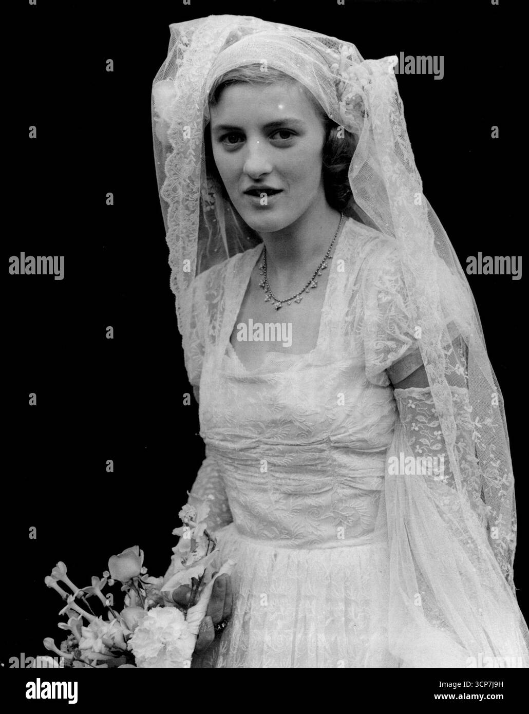 London Bride is 'White Queen' of the Cocos: The bride as she left the ...