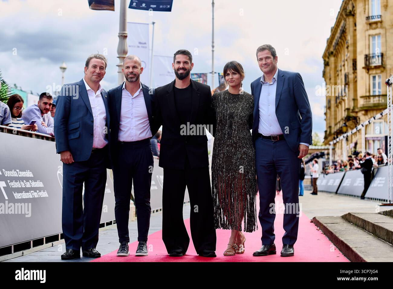 Sara Salamon and Isco Alarcon walk the red carpet for El Silencio ...