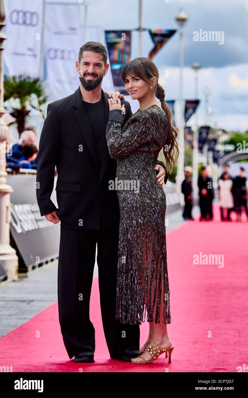 Sara Salamon and Isco Alarcon walk the red carpet for El Silencio ...