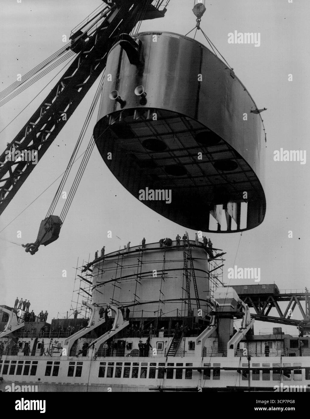 World's Biggest Ship's Funnel - A close-up of the Caronia showing the ...