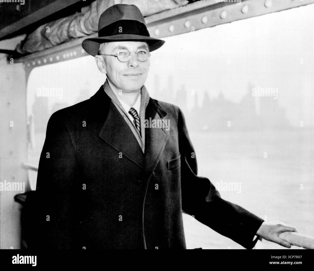 Scientific american information Black and White Stock Photos & Images ...