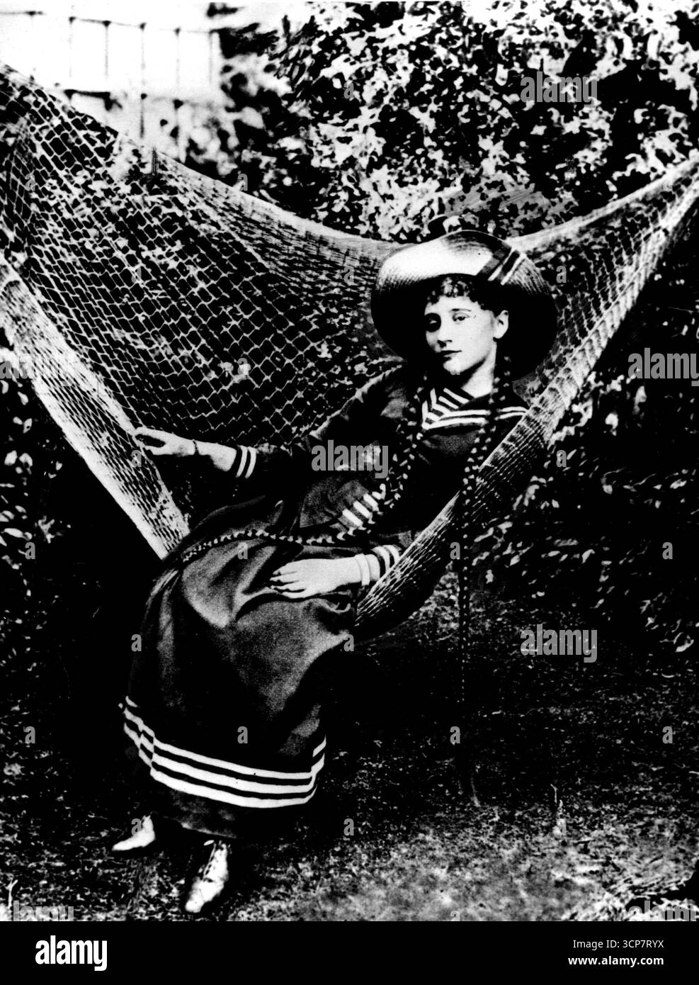 Actor with long hair Black and White Stock Photos & Images - Alamy