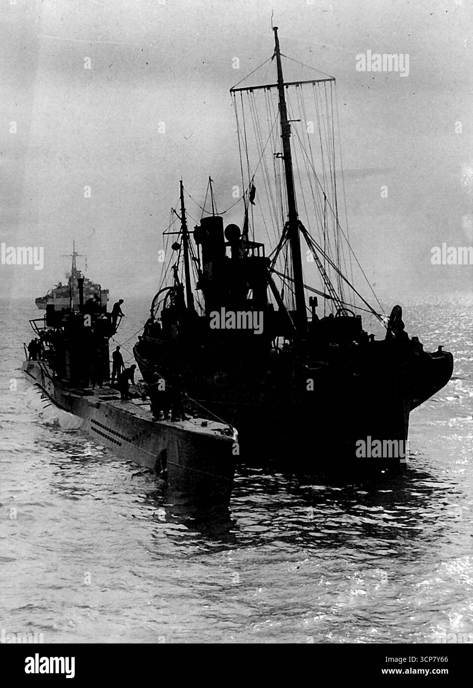 The First German U-boat Surrenders At Weymouth - The U-boat as she came ...