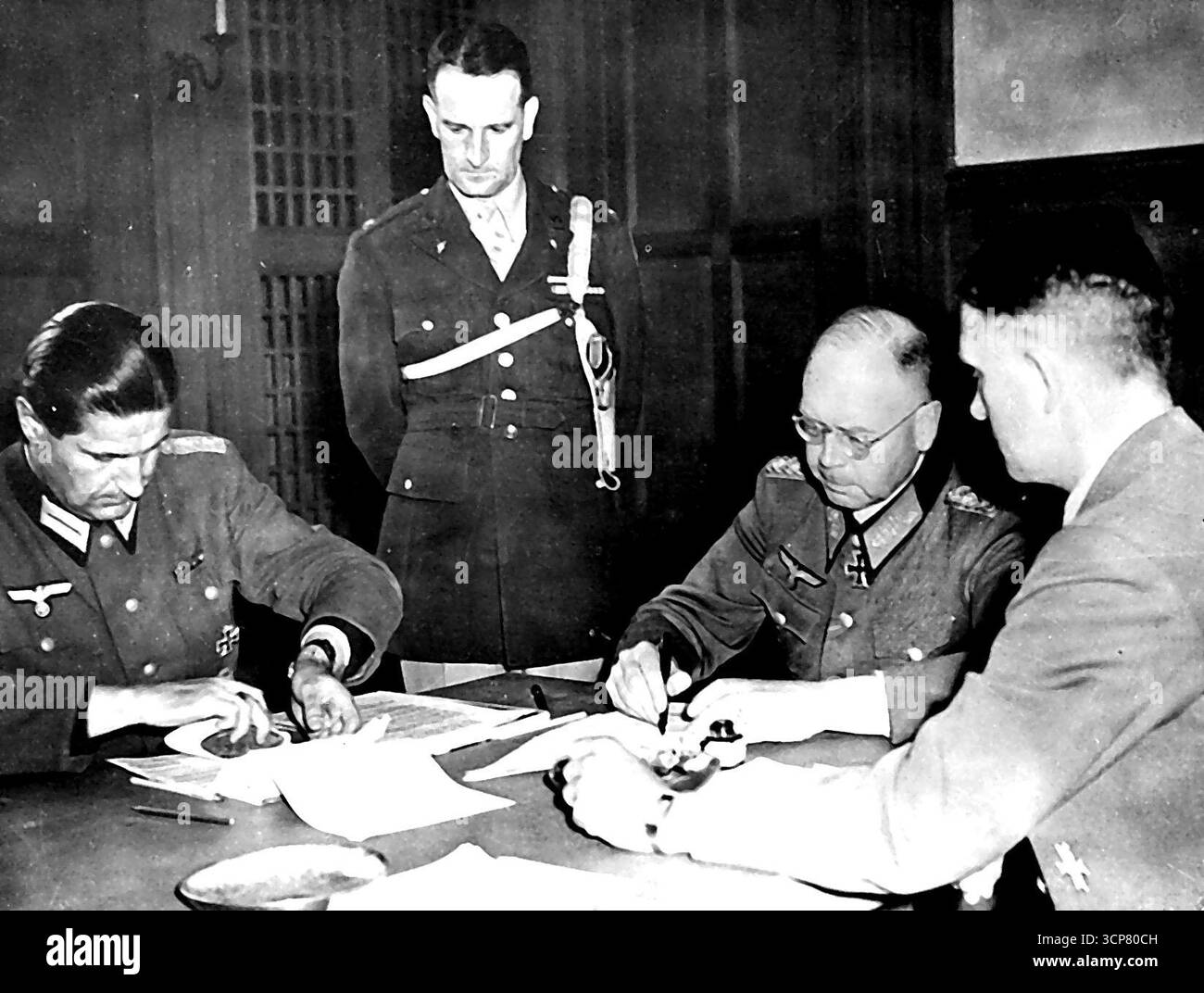 General Brandenberger Surrenders German 19th Army - Lieutenant General ...