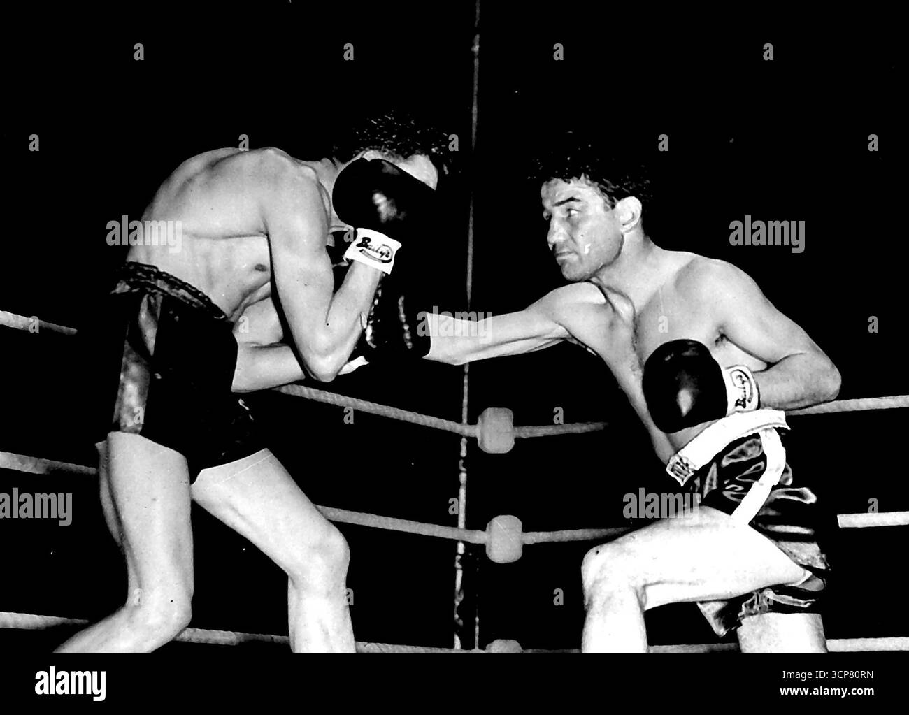British Featherweight champion Ronnie Clayton makes Sammy McCarthy ...