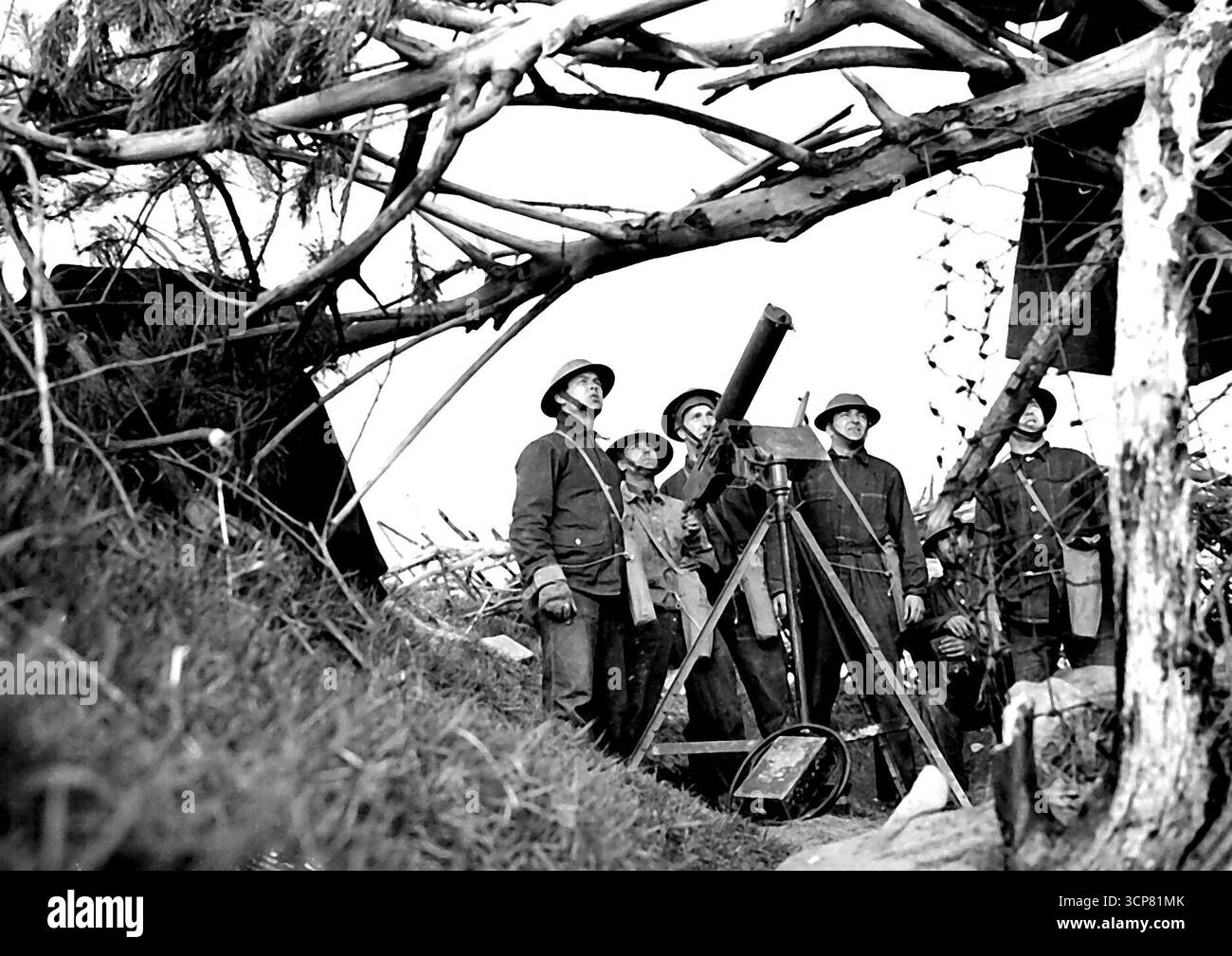 At Fort Revere, Hull, Mass., members of battery "M". 241st Coast ...
