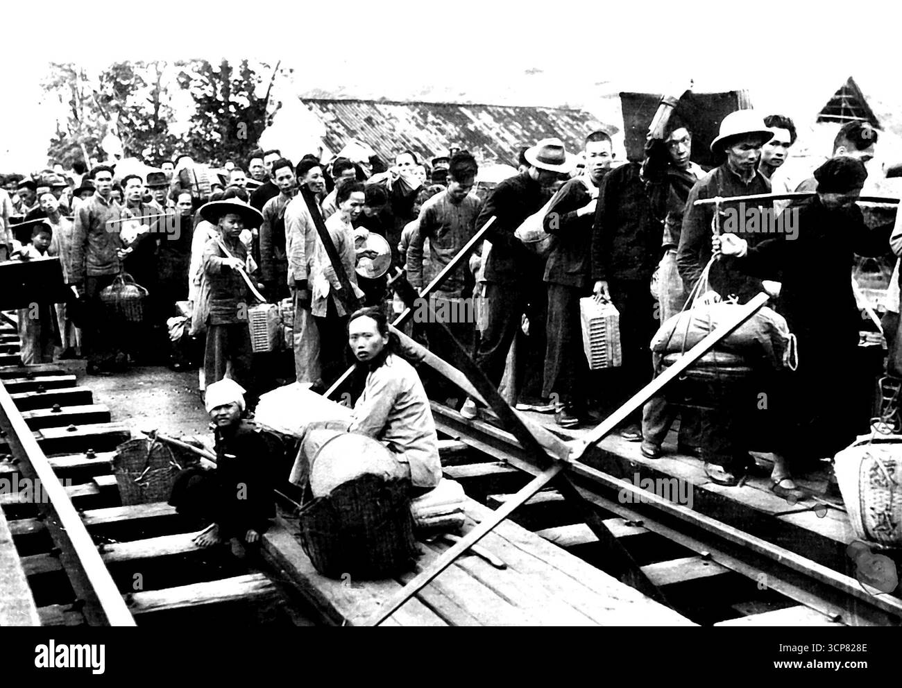 Heavy Traffic - The railroad bridge at Lo Wu, border point linking ...