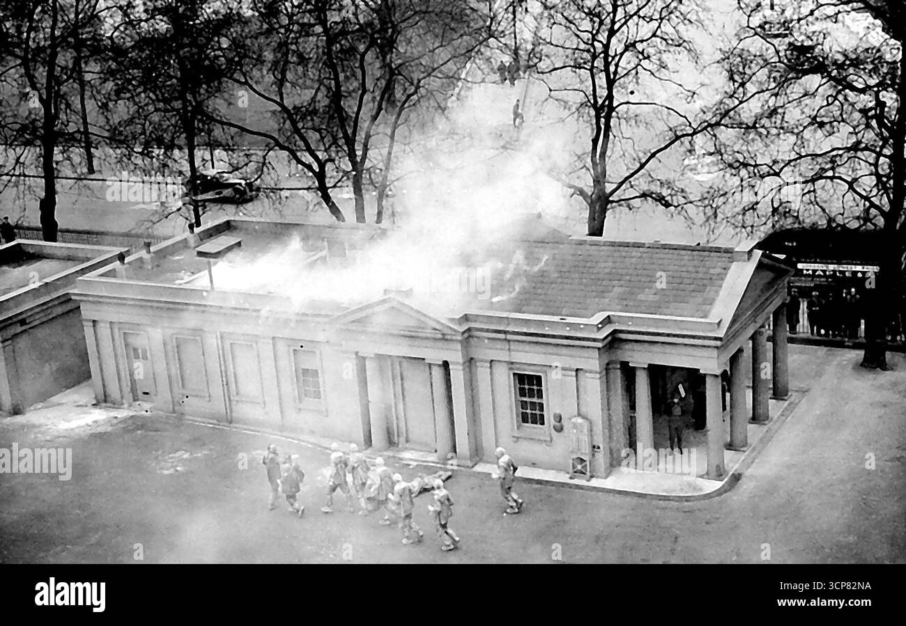 Wellington barracks london view Black and White Stock Photos & Images ...