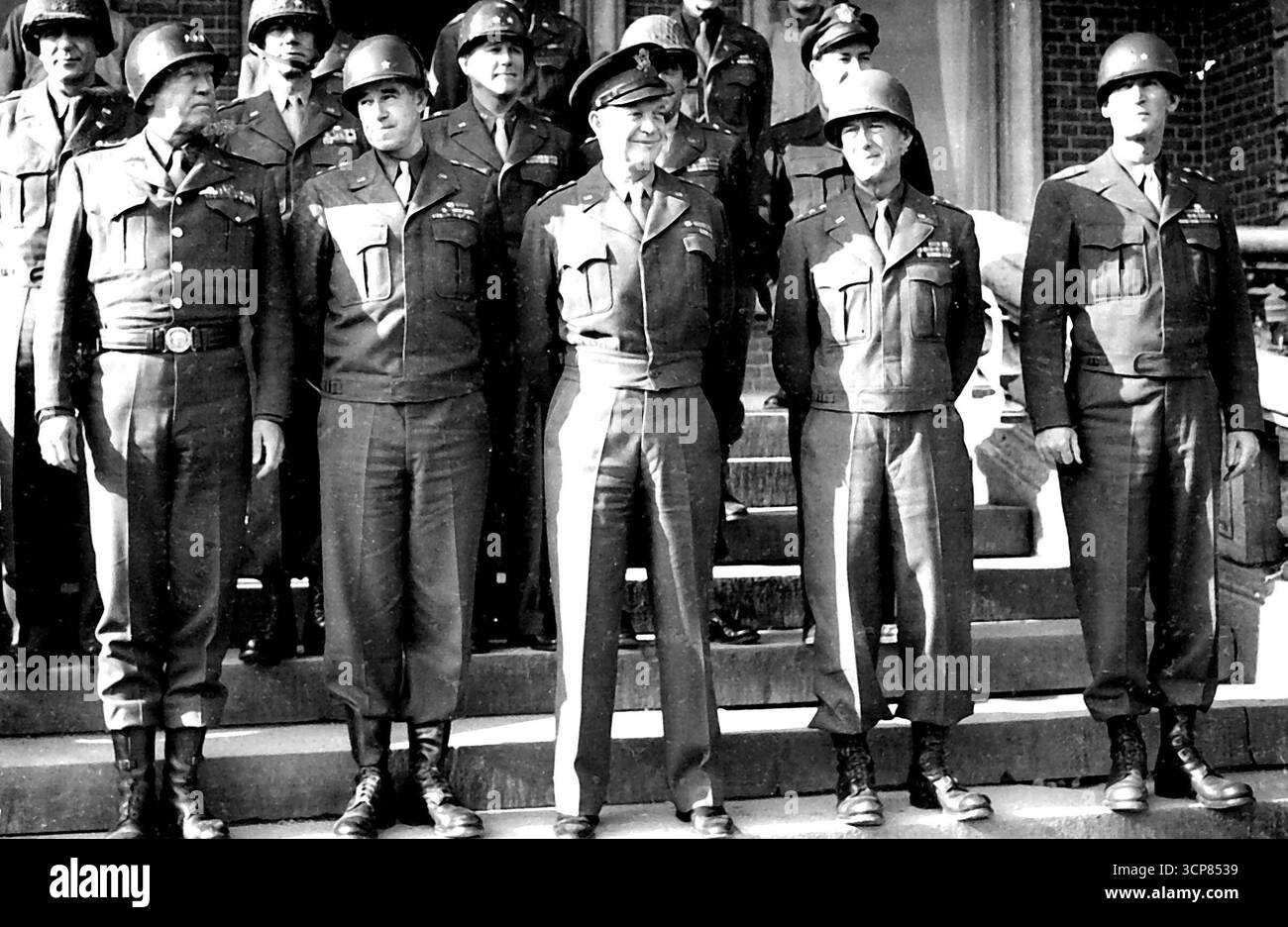Charles laughton army hi-res stock photography and images - Alamy