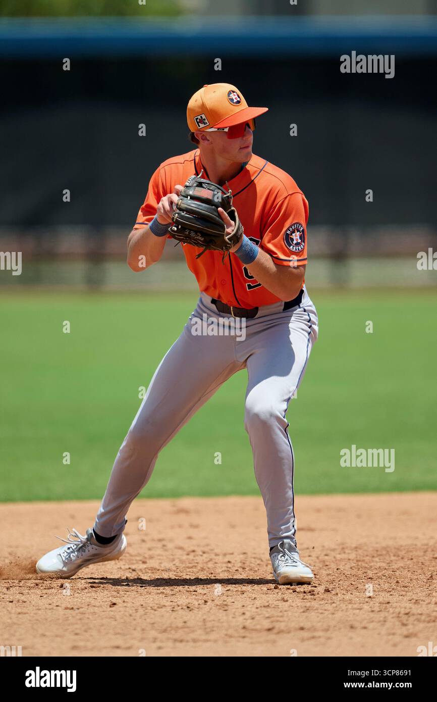 Houston Astros third baseman Xavier Neyens (9) throws to first base ...
