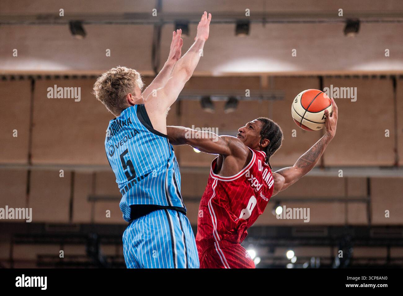 Demarcus Demonia (BMA365 Bamberg Baskets, #08) beim Dunk gegen Zsombor ...