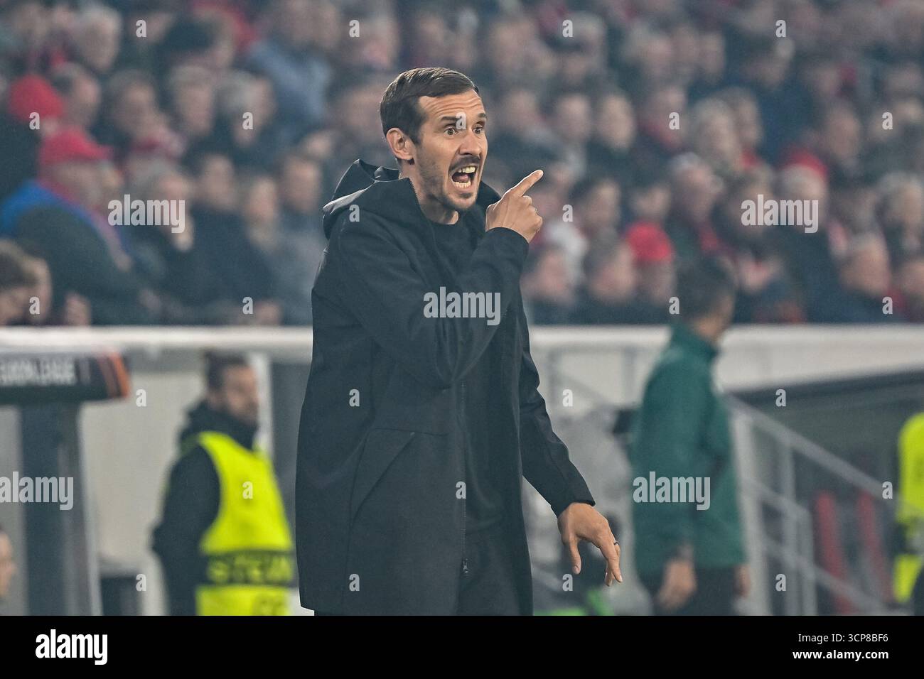 Julian Schuster (SC Freiburg, Trainer) mit Emotion. GER, SC Freiburg ...