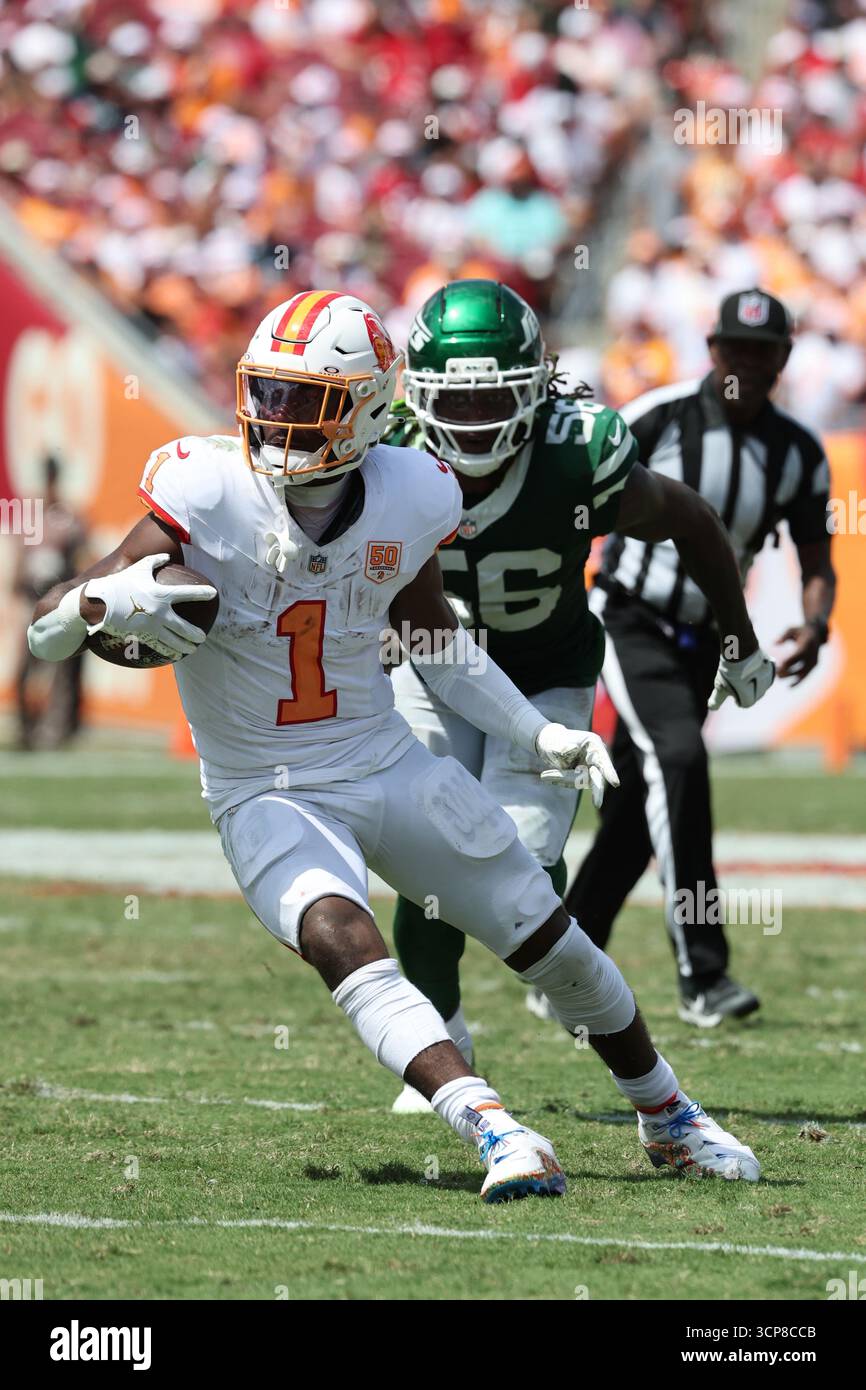 Tampa Bay Buccaneers running back Rachaad White (1) runs the ball ...