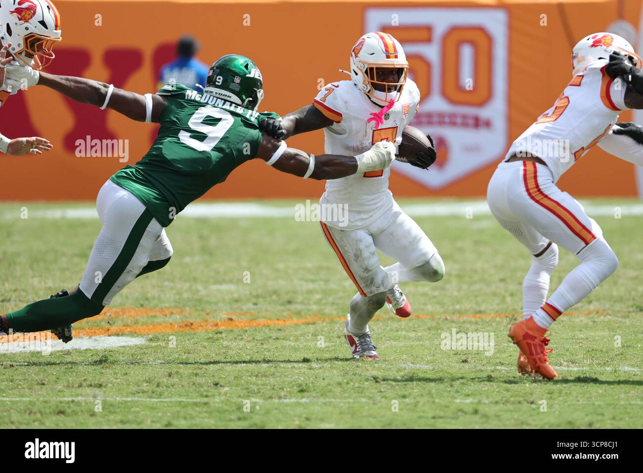 Tampa Bay Buccaneers running back Bucky Irving (7) avoids New York Jets ...