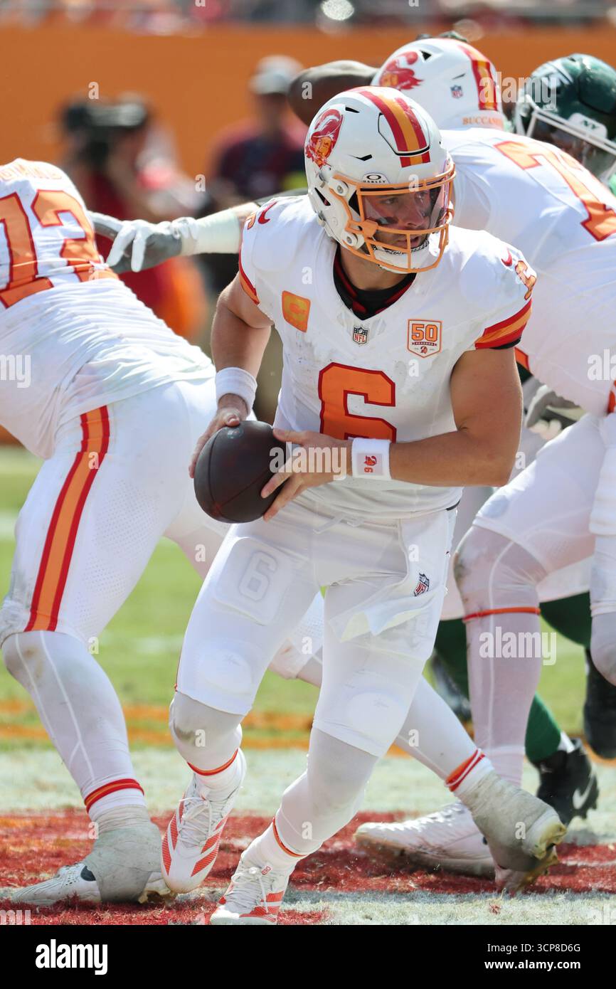 Tampa Bay Buccaneers quarterback Baker Mayfield (6) looks to hand off ...