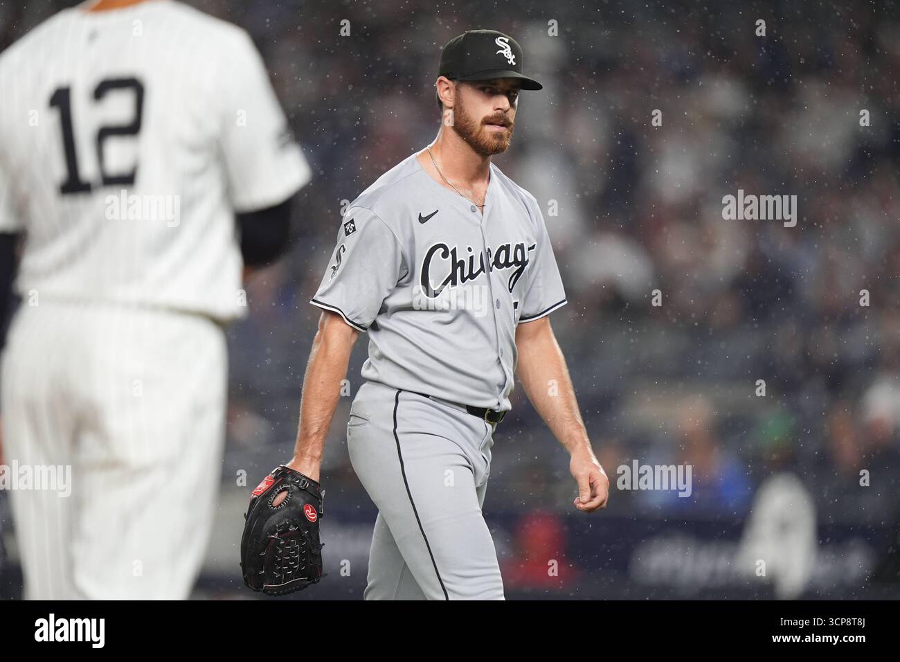 Chicago White Sox pitcher Fraser Ellard leaves during the first inning ...