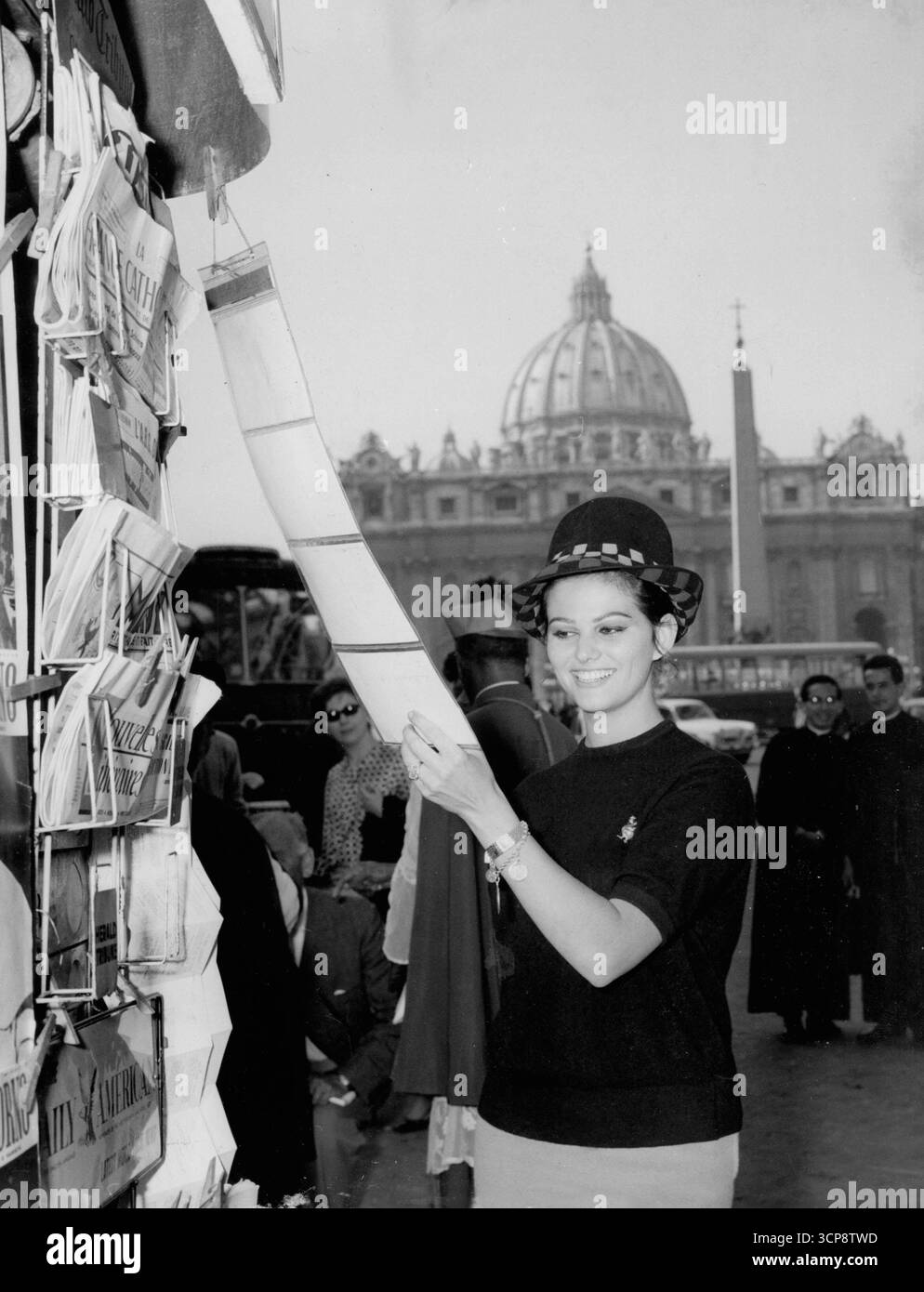 Editorial st peters square Black and White Stock Photos & Images - Alamy