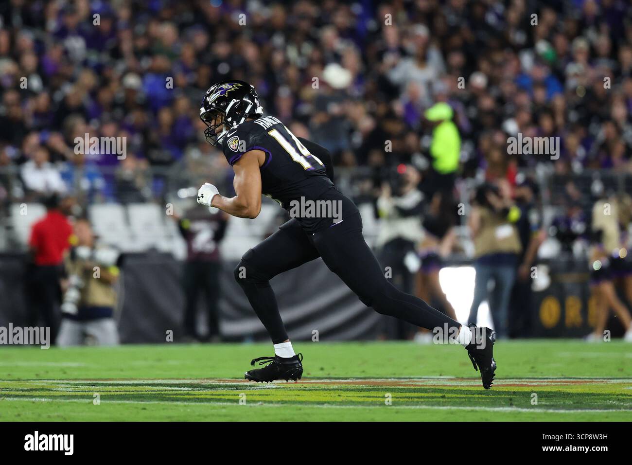 Baltimore Ravens safety Kyle Hamilton in action during the first half ...