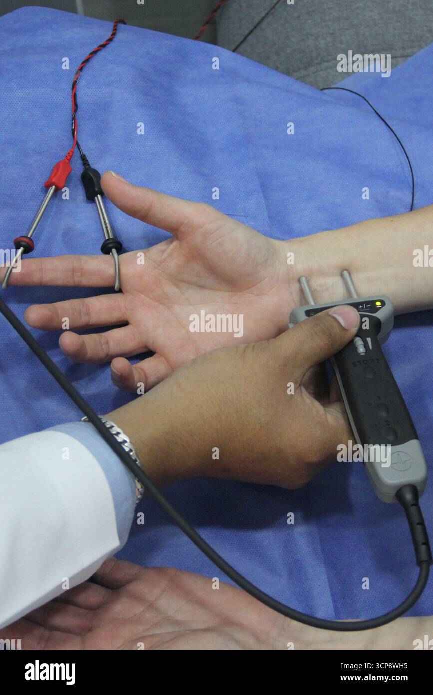 Electromyography emg hi-res stock photography and images - Alamy