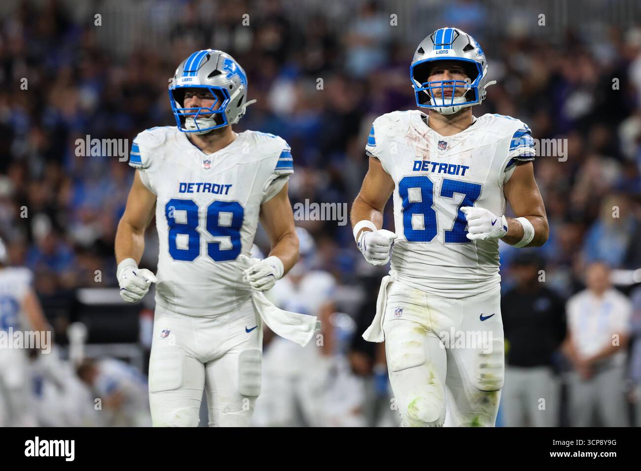 Detroit Lions tight end Brock Wright (89) and tight end Sam Laporta (87 ...