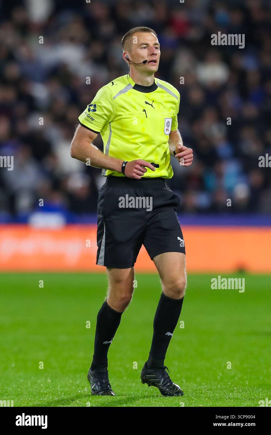 Referee Michael Salisbury during the Huddersfield Town AFC v Manchester ...