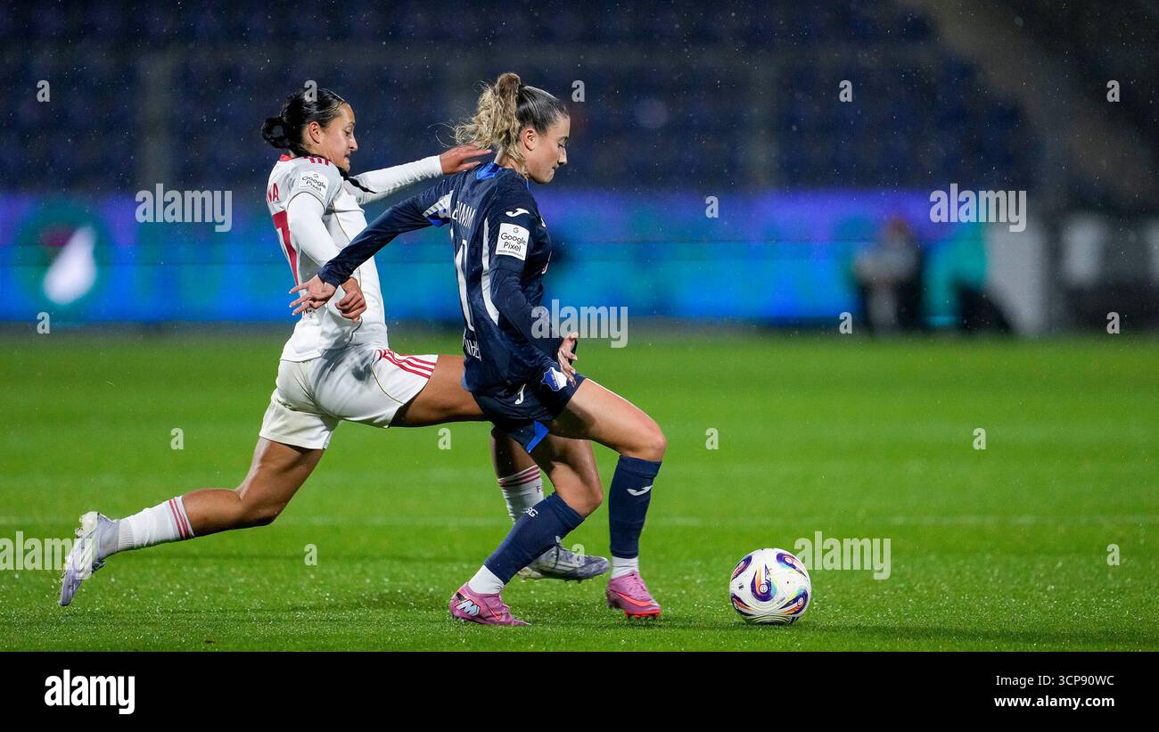 v.li.: Selma Licina (FCN, 17), Janna Grimm (TSG, 26), Zweikampf ...