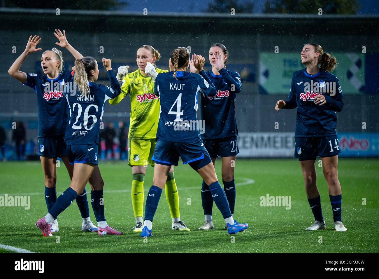 Vanessa Diehm (TSG Hoffenheim, #06), Janna Grimm (TSG Hoffenheim, #26 ...
