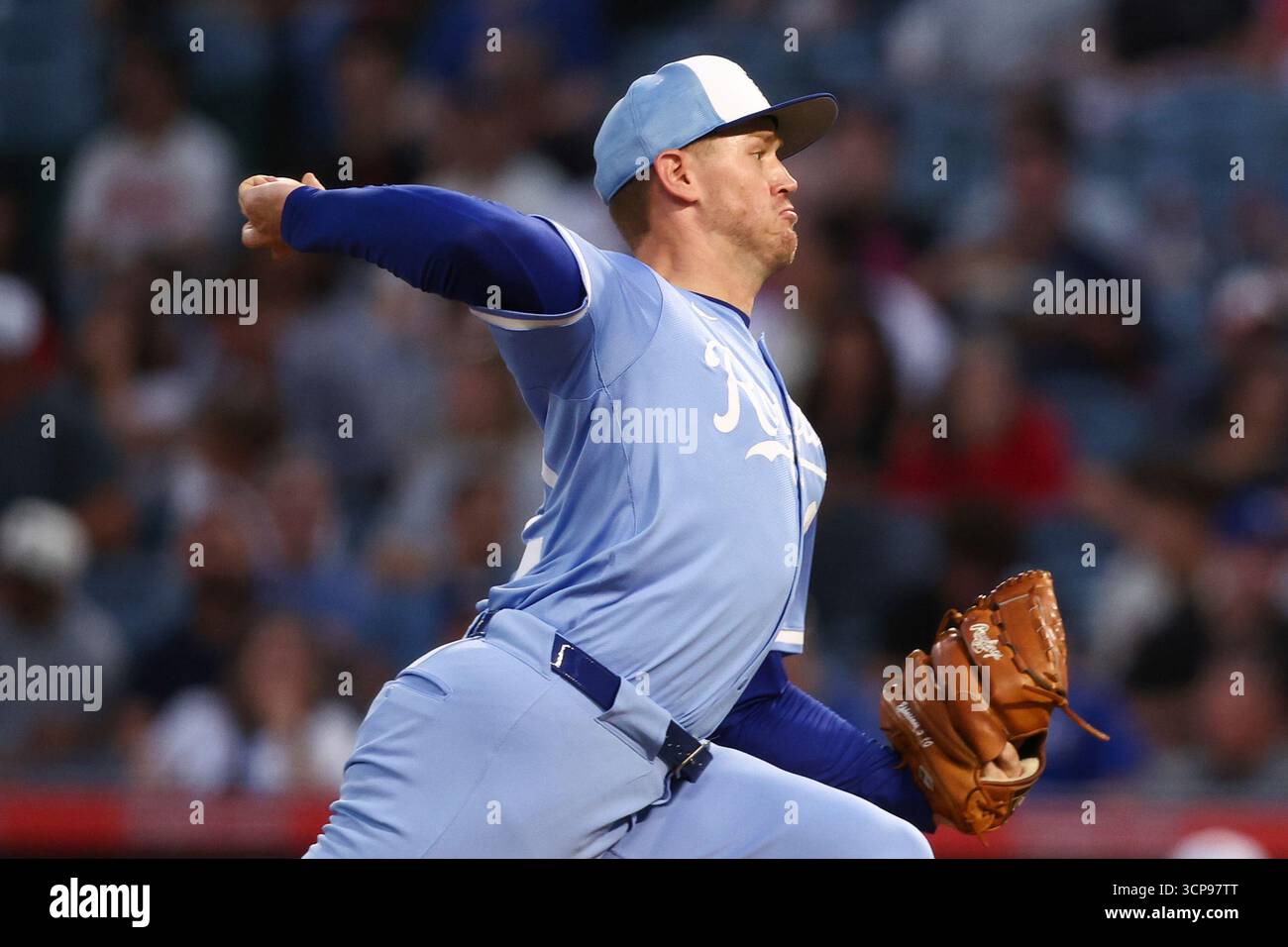 Kansas City Royals pitcher Stephen Kolek throws to a Los Angeles Angels ...