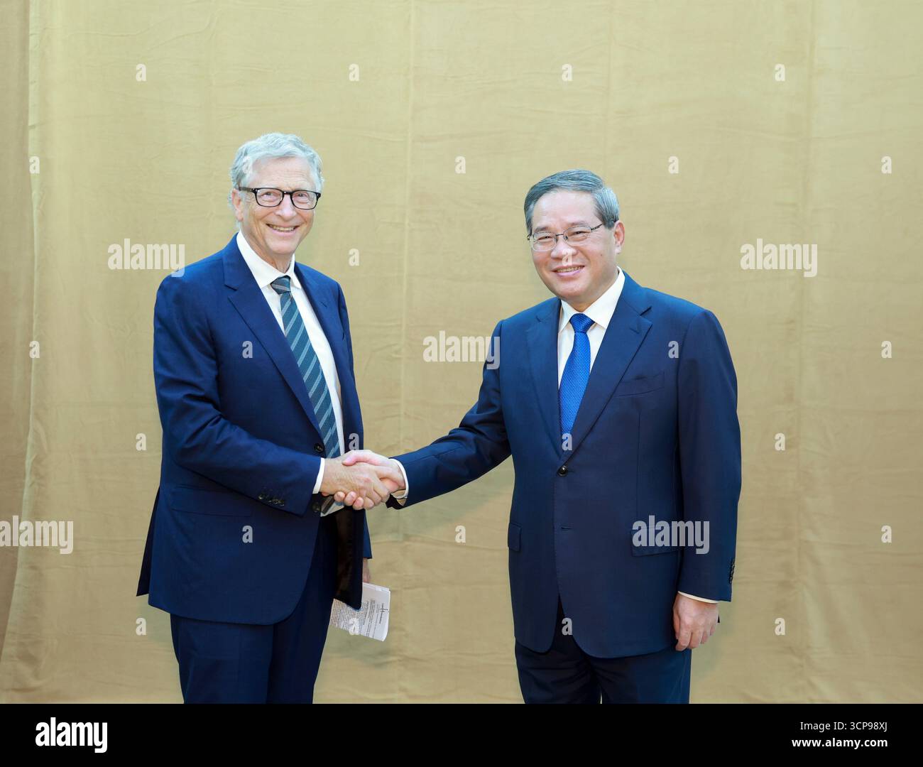 New York, USA. 24th Sep, 2025. Chinese Premier Li Qiang meets with Bill ...