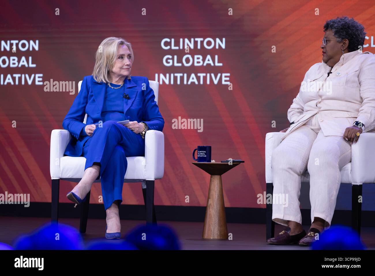 Hillary Clinton durante a Clinton Global Initiative 2025 Annual Meeting ...