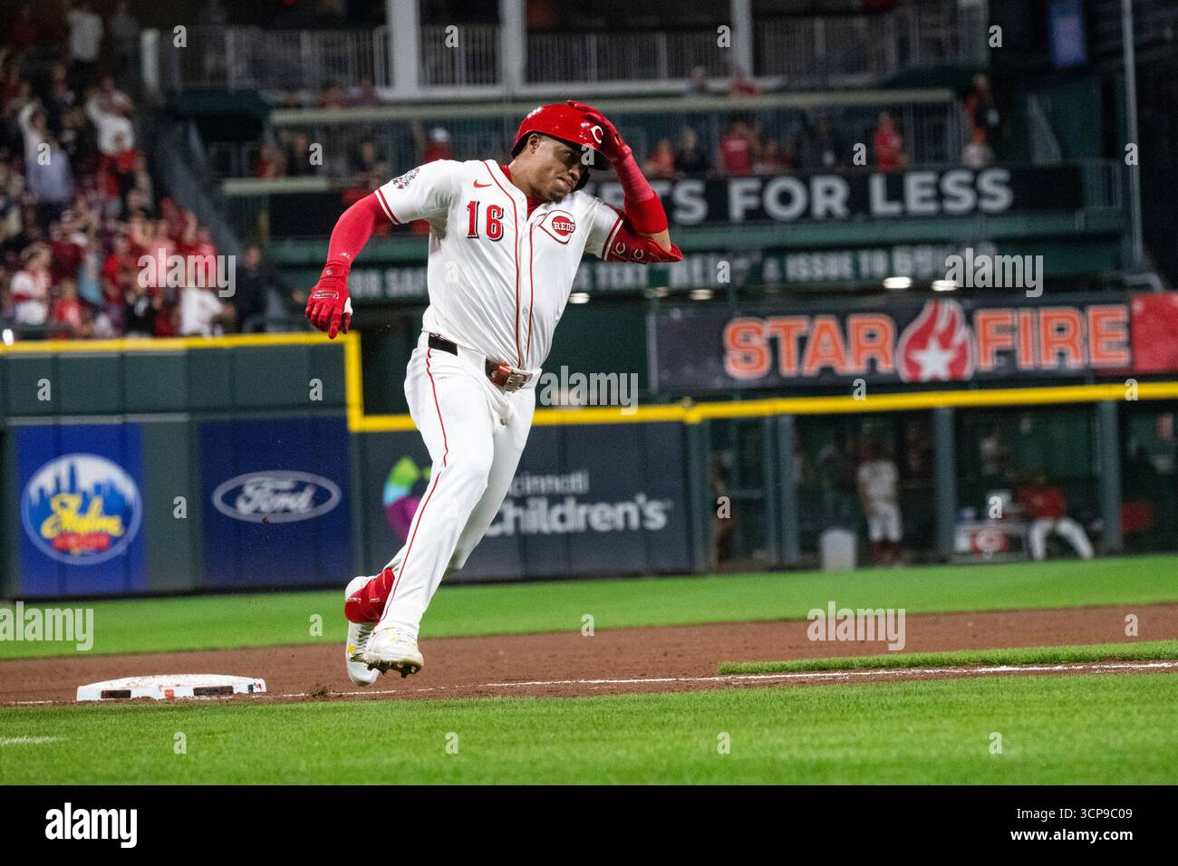 Cincinnati Reds' Noelvi Marte (16) rounds third base after hitting an ...