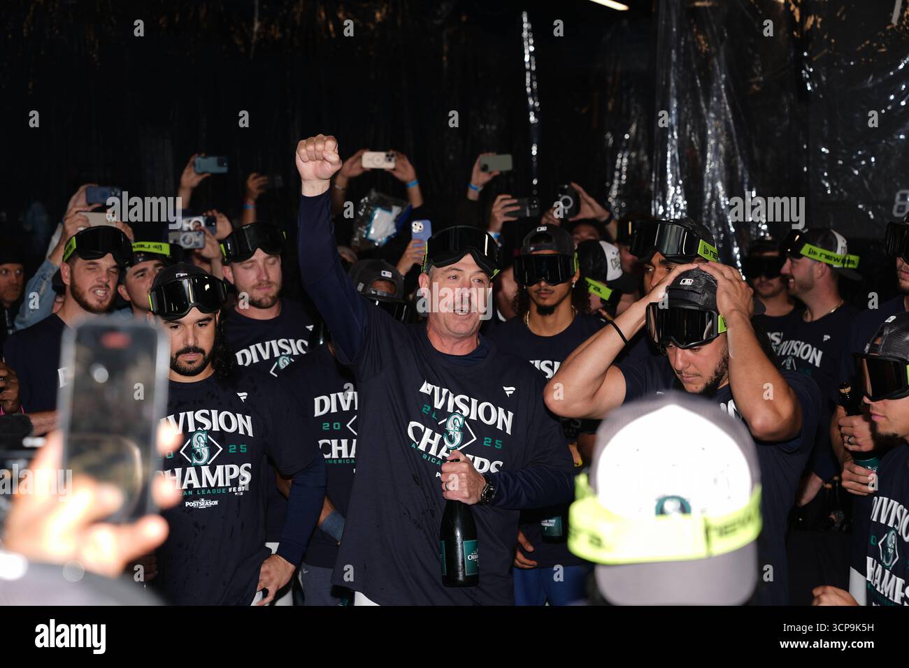 Seattle Mariners manager Dan Wilson, center, speaks in the locker room ...