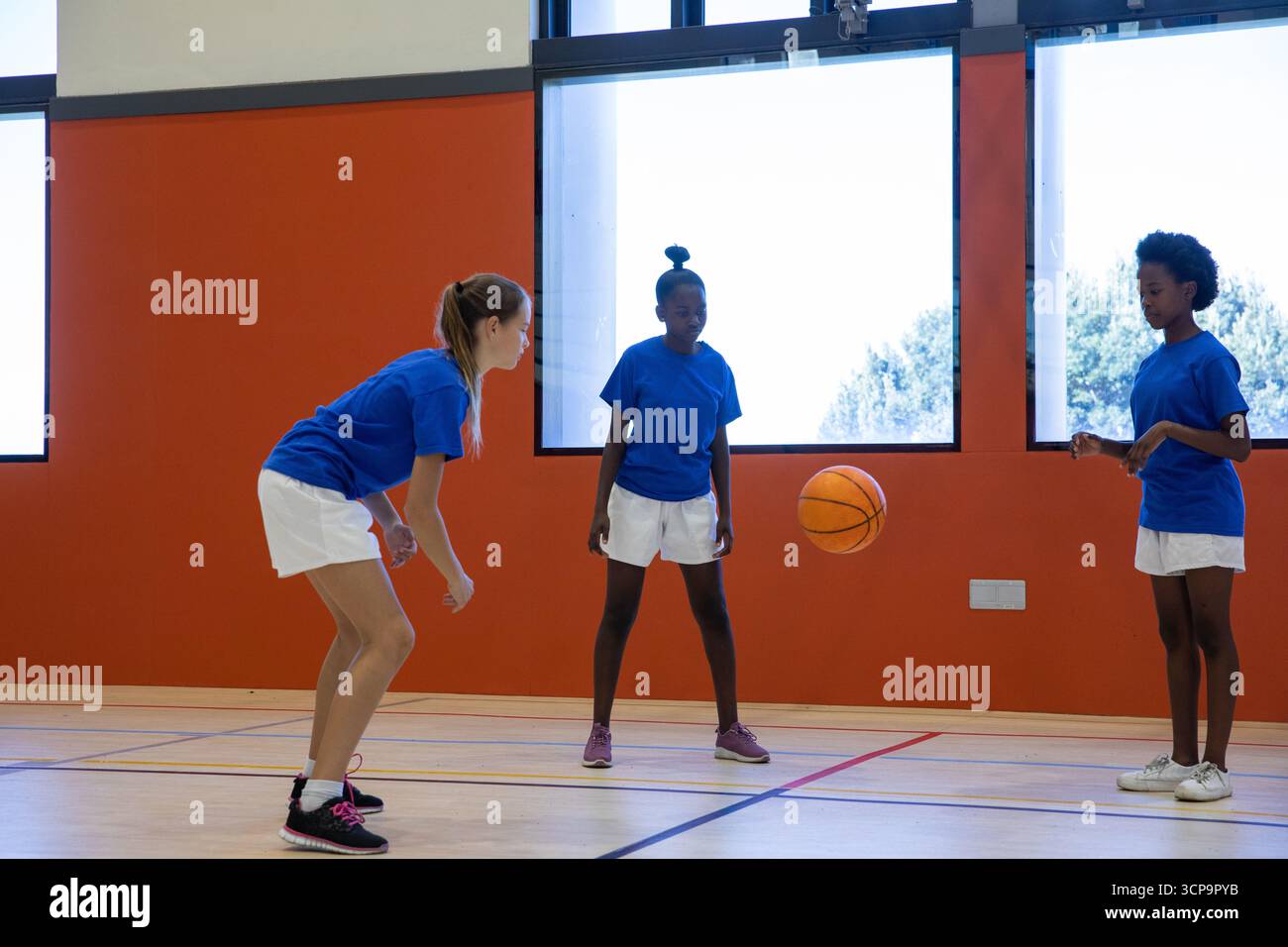 Basketball passing drill hi-res stock photography and images - Alamy