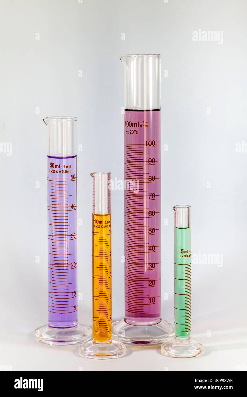 Cilindri graduati hi-res stock photography and images - Alamy