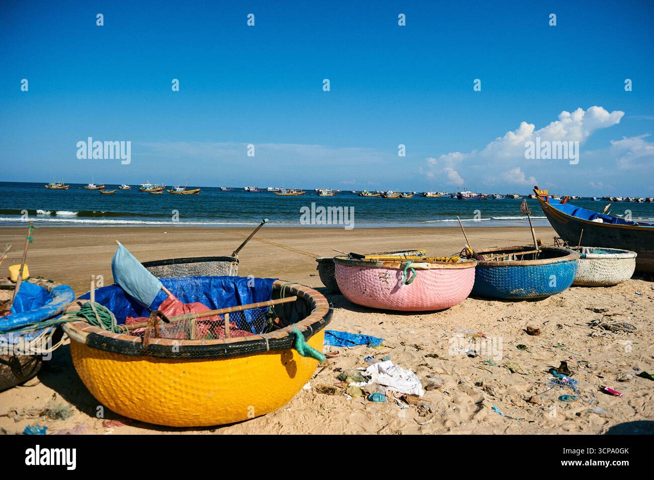 Unique round shape bamboo boat in Mui Ne, Vietnam Stock Photo - Alamy