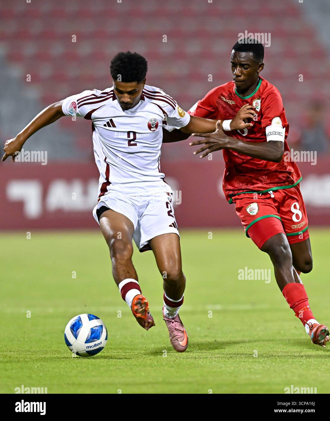 (250925) -- DOHA, Sept. 25, 2025 (Xinhua) -- Abdullah Al Sadi (R) of ...