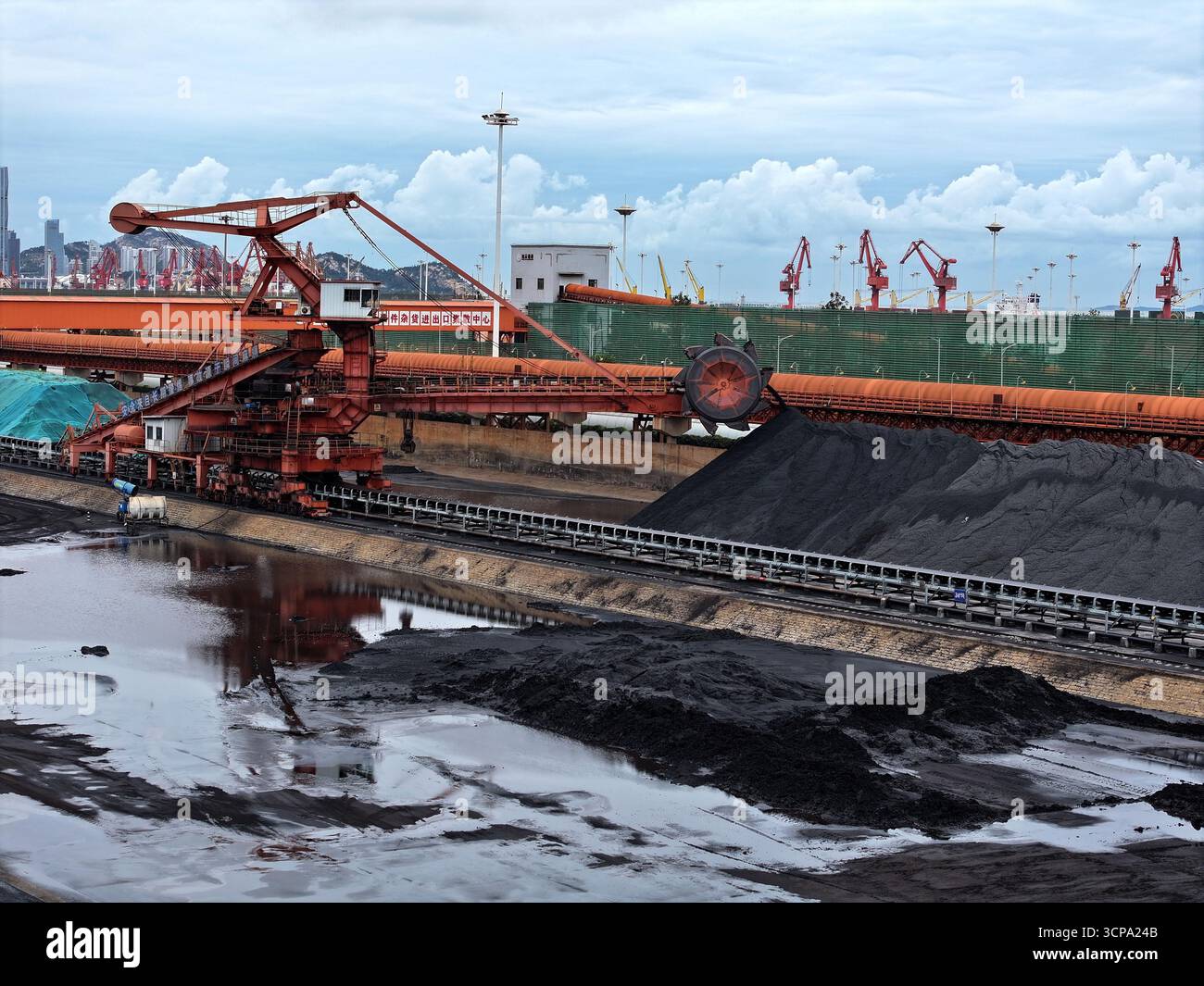 Aerial photo shows the ship unloading coals at Lianyungang Port in ...