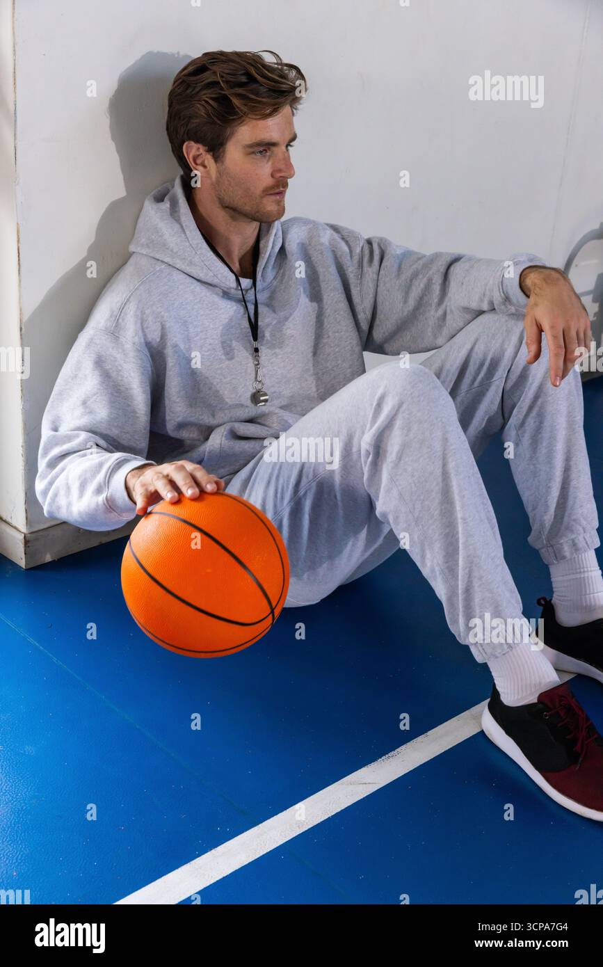 Basketball player resting male hi-res stock photography and images - Alamy