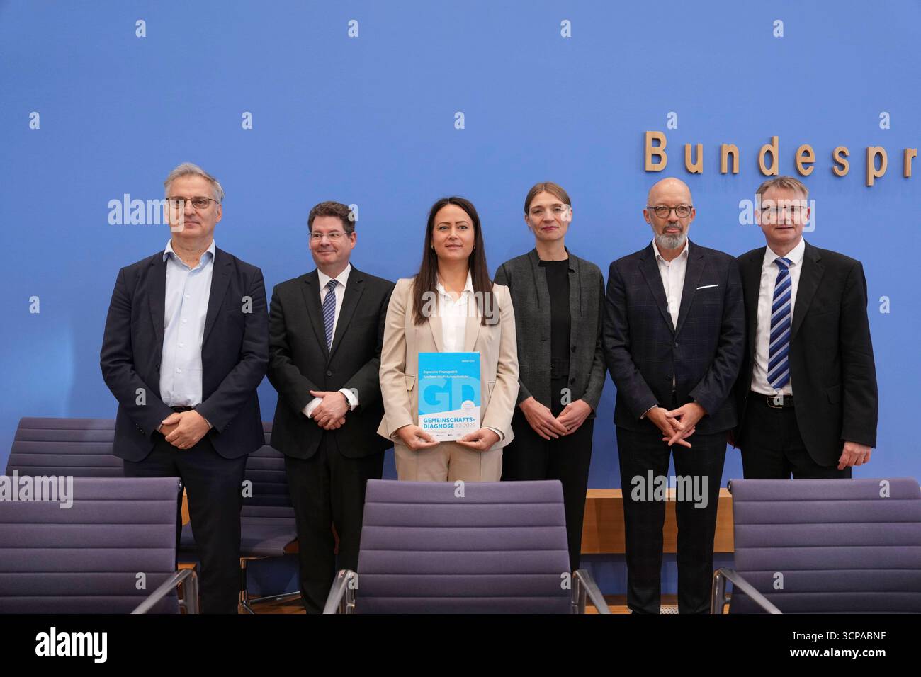Bundespressekonferenz, Gemeinschaftsdiagnose Herbst 2025 der Wirtschaftsforschungsinstitute l-r ...