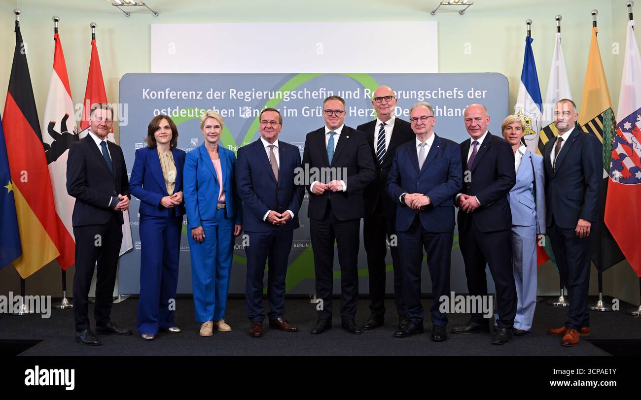 25 September 2025, Thuringia, Ettersburg: Michael Kretschmer (l-r, CDU ...