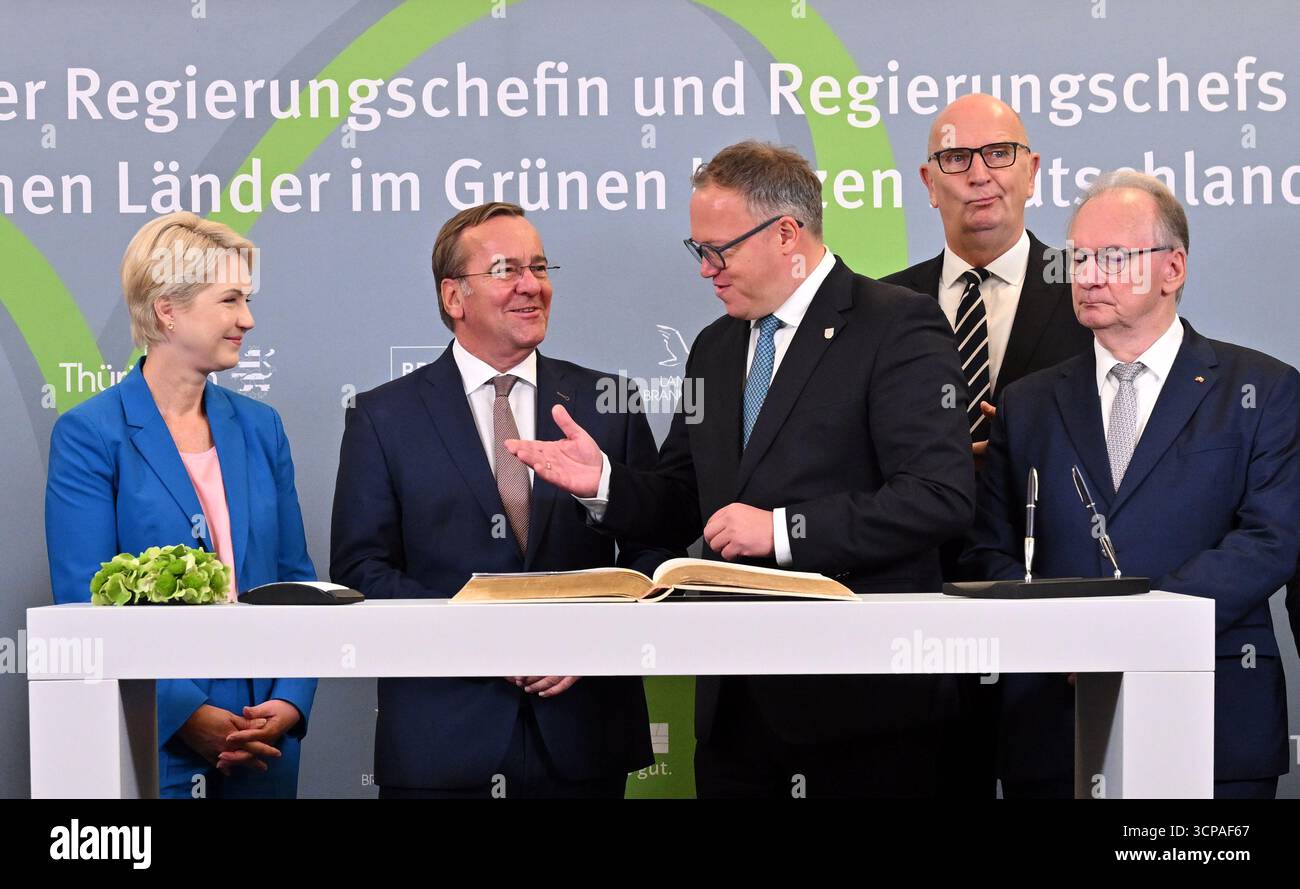 25 September 2025, Thuringia, Ettersburg: Manuela Schwesig (l-r, SPD ...