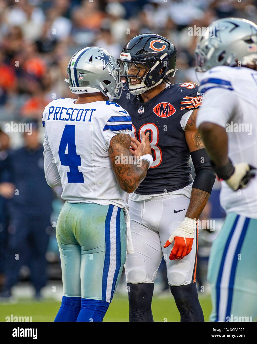 September 21, 2025: Chicago Bears Montez Sweat (98) has a word with ...