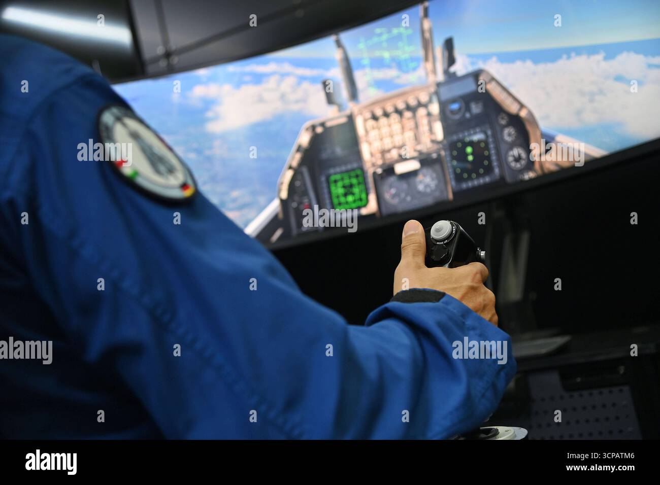 Eine unbemannte Drohne wird von einem Piloten geflogen und gesteiuert ...
