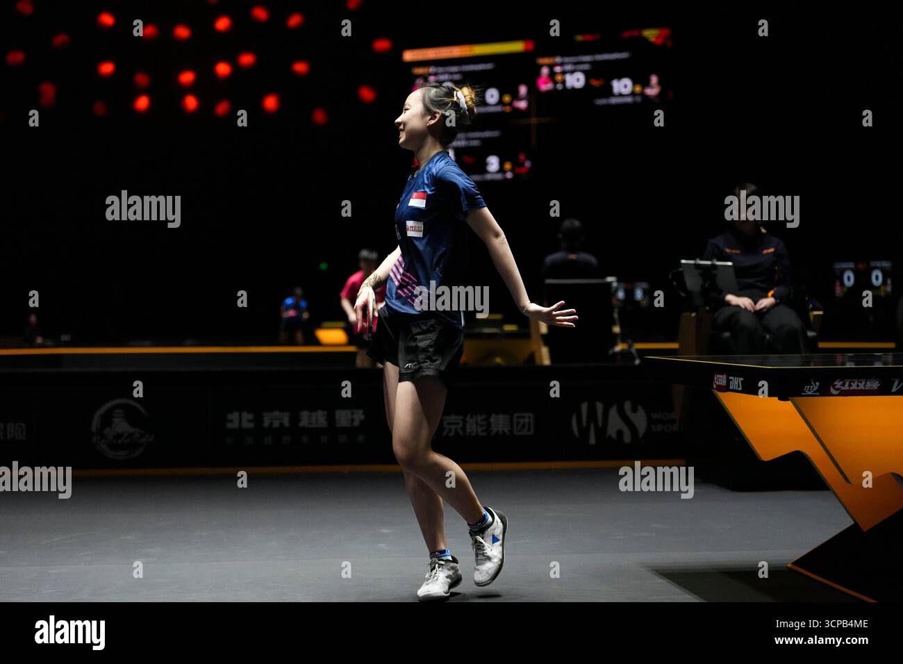 (250925) -- BEIJING, Sept. 25, 2025 (Xinhua) -- Ser Lin Qian reacts ...