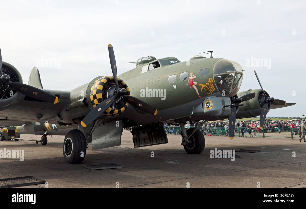 4 x 1200hp wright cyclone radial engines hi-res stock photography and ...